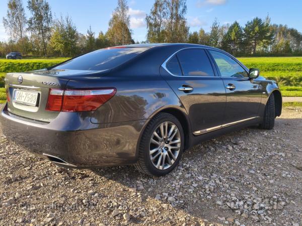 Lexus LS 2009 Rīga vietnē Pelēks Lexus LS 2009 Rīga, ar dzinēja tilpumu 5.00 L un nobraukumu 299 tūkst. km par 13000 €, foto 5 vietnē AUTOMOTO.COM.LV