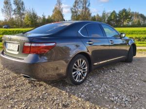 Pelēks Lexus LS 2009 Rīga, ar dzinēja tilpumu 5.00 L un nobraukumu 299 tūkst. km par 13000 €, foto 5 vietnē AUTOMOTO.COM.LV