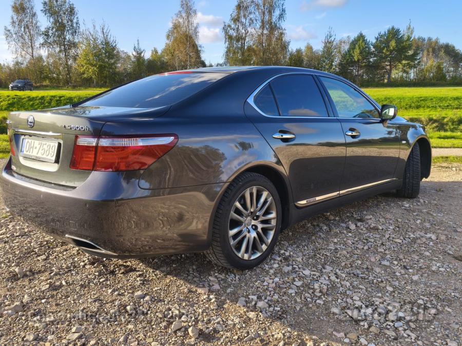 Pelēks Lexus LS 2009 Rīga, ar dzinēja tilpumu 5.00 L un nobraukumu 299 tūkst. km par 13000 €, foto 5 vietnē AUTOMOTO.COM.LV