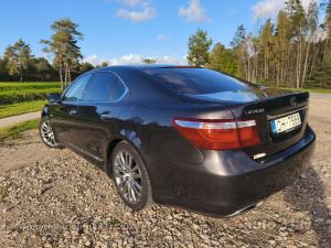 Pelēks Lexus LS 2009 Rīga, ar dzinēja tilpumu 5.00 L un nobraukumu 299 tūkst. km par 13000 €, foto 6 vietnē AUTOMOTO.COM.LV