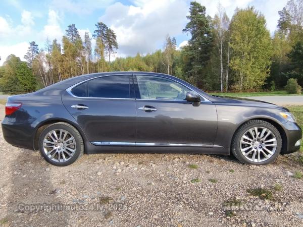Lexus LS 2009 Rīga vietnē Pelēks Lexus LS 2009 Rīga, ar dzinēja tilpumu 5.00 L un nobraukumu 299 tūkst. km par 13000 €, foto 9 vietnē AUTOMOTO.COM.LV