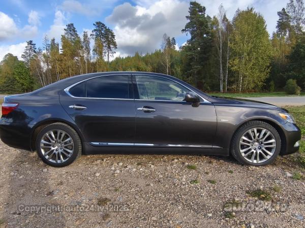 Lexus LS 2009 Rīga vietnē Pelēks Lexus LS 2009 Rīga, ar dzinēja tilpumu 5.00 L un nobraukumu 299 tūkst. km par 13000 €, foto 11 vietnē AUTOMOTO.COM.LV