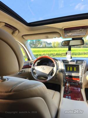 Pelēks Lexus LS 2009 Rīga, ar dzinēja tilpumu 5.00 L un nobraukumu 299 tūkst. km par 13000 €, foto 14 vietnē AUTOMOTO.COM.LV