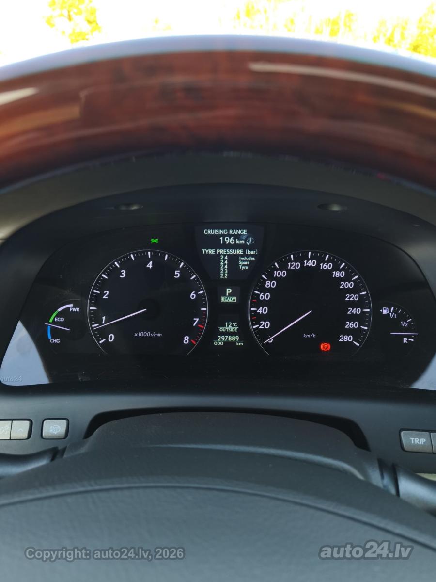 Pelēks Lexus LS 2009 Rīga, ar dzinēja tilpumu 5.00 L un nobraukumu 299 tūkst. km par 13000 €, foto 15 vietnē AUTOMOTO.COM.LV