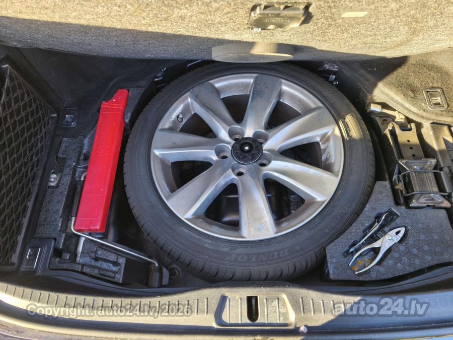 Pelēks Lexus LS 2009 Rīga, ar dzinēja tilpumu 5.00 L un nobraukumu 299 tūkst. km par 13000 €, foto 19 vietnē AUTOMOTO.COM.LV