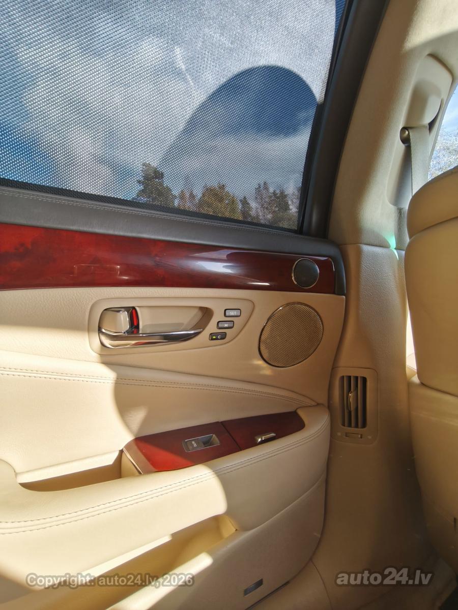 Pelēks Lexus LS 2009 Rīga, ar dzinēja tilpumu 5.00 L un nobraukumu 299 tūkst. km par 13000 €, foto 23 vietnē AUTOMOTO.COM.LV