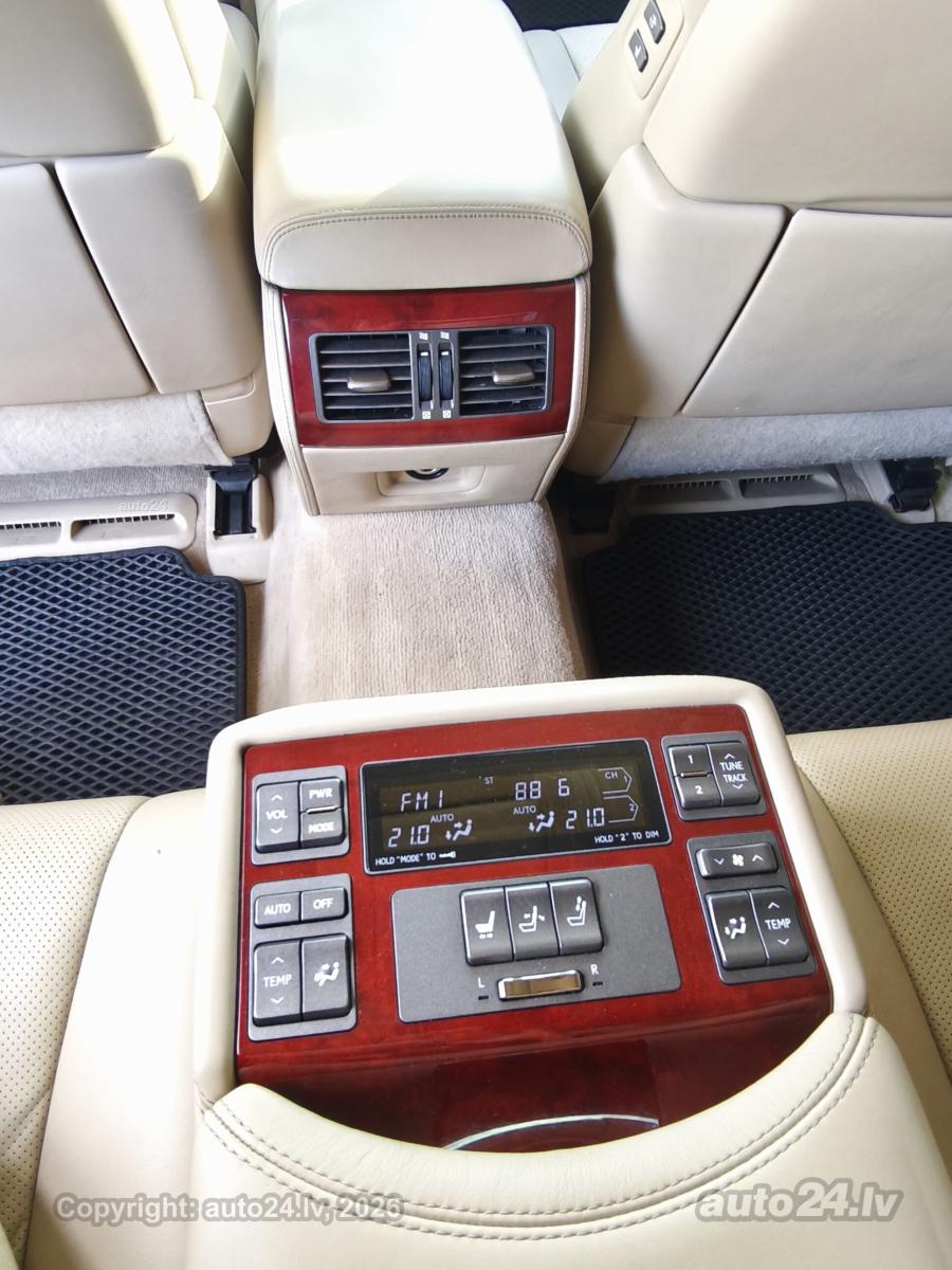 Pelēks Lexus LS 2009 Rīga, ar dzinēja tilpumu 5.00 L un nobraukumu 299 tūkst. km par 13000 €, foto 27 vietnē AUTOMOTO.COM.LV