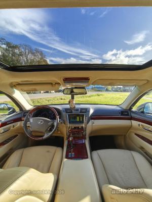 Pelēks Lexus LS 2009 Rīga, ar dzinēja tilpumu 5.00 L un nobraukumu 299 tūkst. km par 13000 €, foto 28 vietnē AUTOMOTO.COM.LV
