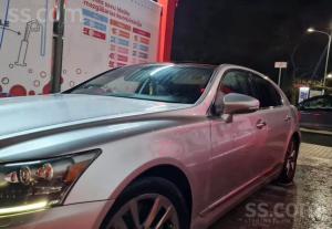 Grey Lexus LS 2013 in Riga, with an engine capacity of 4.60 L and mileage of 191 thousand km for 13800 €, photo 4 on AUTOMOTO.COM.LV