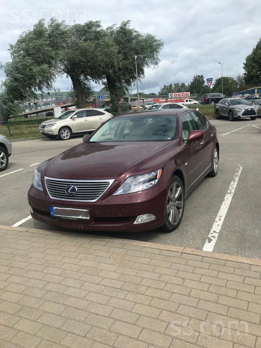 Red Lexus LS 2007 in Riga, with an engine capacity of 4.60 L and mileage of 215 thousand km for 3500 €, photo 5 on AUTOMOTO.COM.LV
