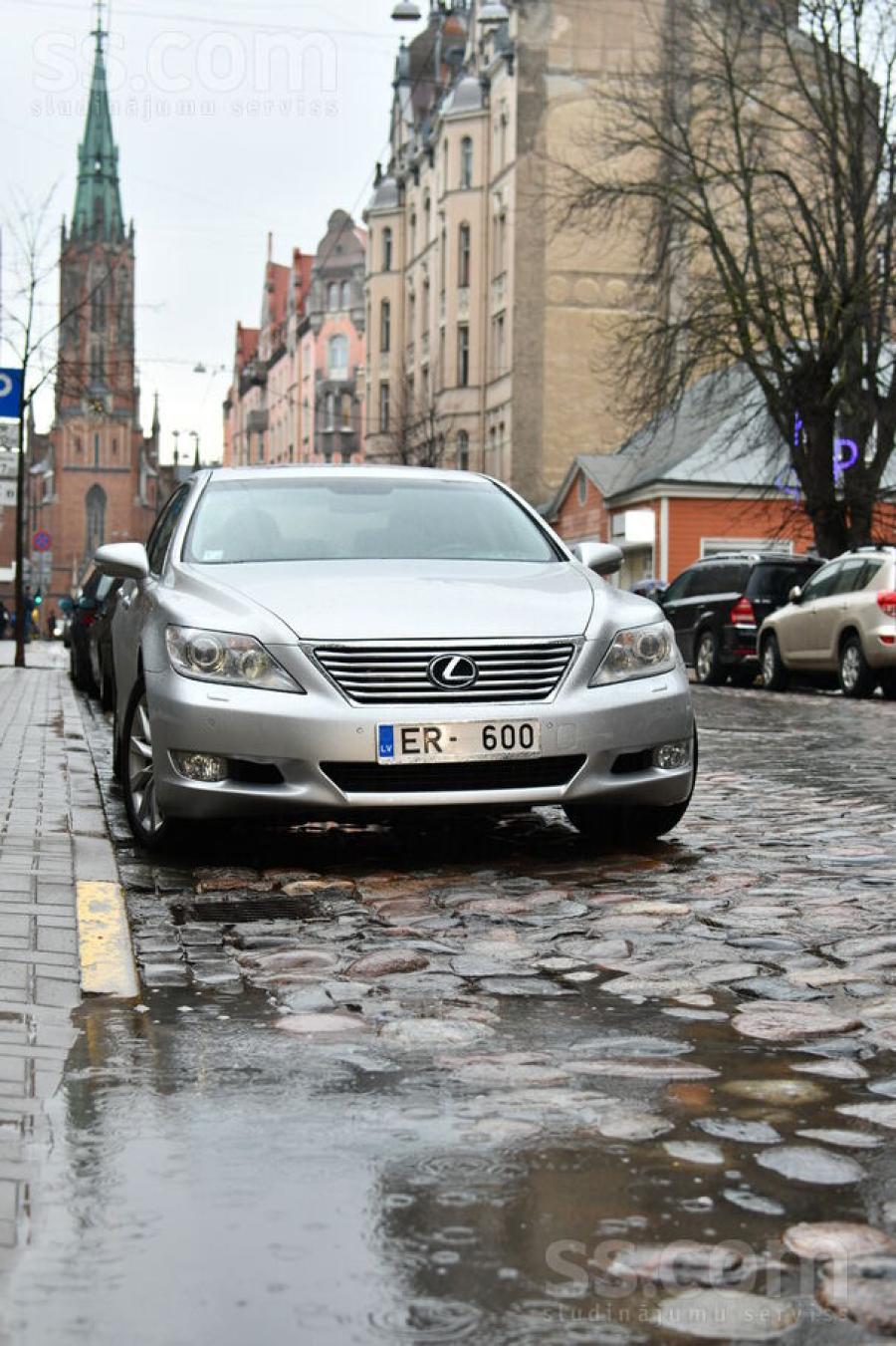 Lexus LS 2012 in Riga, with an engine capacity of 4.60 L and mileage of 145 thousand km for 12700 €, photo 10 on AUTOMOTO.COM.LV