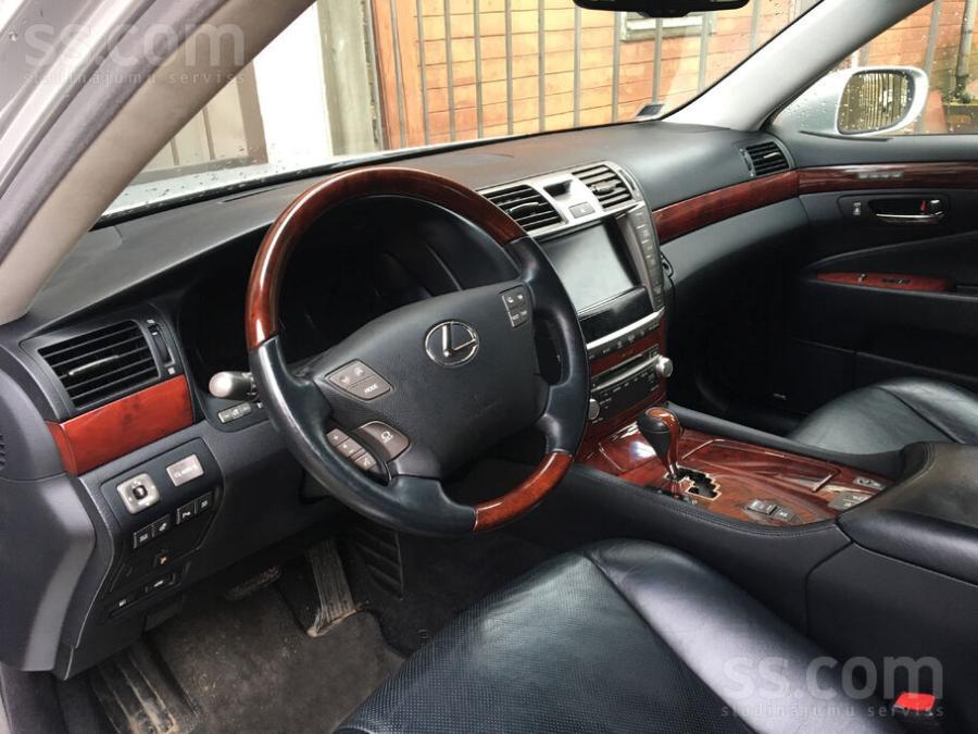 Lexus LS 2012 in Riga, with an engine capacity of 4.60 L and mileage of 145 thousand km for 12700 €, photo 15 on AUTOMOTO.COM.LV