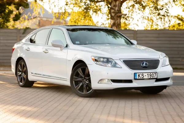 White Lexus LS 2008 in Jelgava, with an engine capacity of 5.00 L and mileage of 340 thousand km for 7200 €, photo 2 on AUTOMOTO.COM.LV