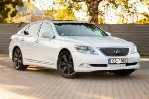 White Lexus LS 2008 in Jelgava, with an engine capacity of 5.00 L and mileage of 340 thousand km for 7200 €, photo 3 on AUTOMOTO.COM.LV