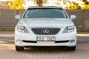 White Lexus LS 2008 in Jelgava, with an engine capacity of 5.00 L and mileage of 340 thousand km for 7200 €, photo 4 on AUTOMOTO.COM.LV