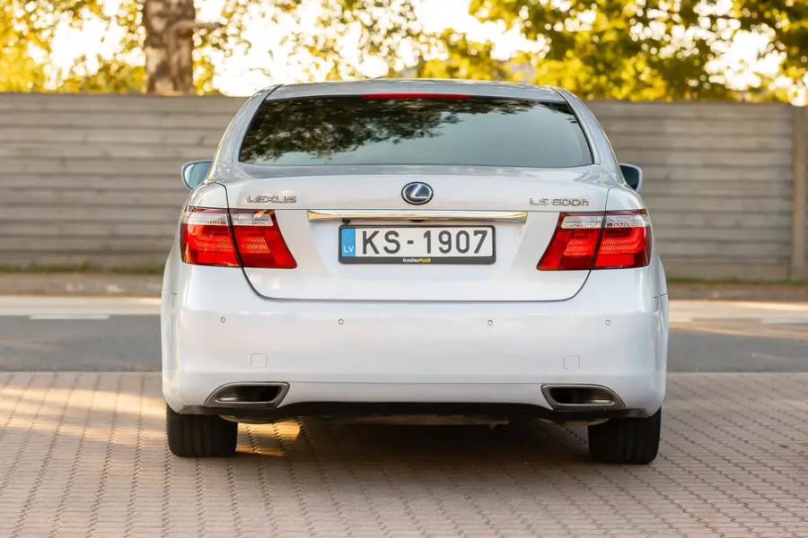 White Lexus LS 2008 in Jelgava, with an engine capacity of 5.00 L and mileage of 340 thousand km for 7200 €, photo 7 on AUTOMOTO.COM.LV