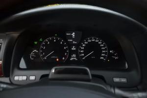 White Lexus LS 2008 in Jelgava, with an engine capacity of 5.00 L and mileage of 340 thousand km for 7200 €, photo 9 on AUTOMOTO.COM.LV