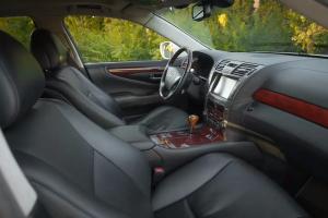 White Lexus LS 2008 in Jelgava, with an engine capacity of 5.00 L and mileage of 340 thousand km for 7200 €, photo 13 on AUTOMOTO.COM.LV