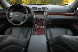 White Lexus LS 2008 in Jelgava, with an engine capacity of 5.00 L and mileage of 340 thousand km for 7200 €, photo 15 on AUTOMOTO.COM.LV