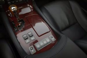 White Lexus LS 2008 in Jelgava, with an engine capacity of 5.00 L and mileage of 340 thousand km for 7200 €, photo 21 on AUTOMOTO.COM.LV