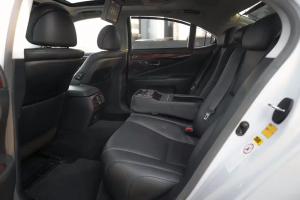 White Lexus LS 2008 in Jelgava, with an engine capacity of 5.00 L and mileage of 340 thousand km for 7200 €, photo 24 on AUTOMOTO.COM.LV