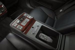 White Lexus LS 2008 in Jelgava, with an engine capacity of 5.00 L and mileage of 340 thousand km for 7200 €, photo 27 on AUTOMOTO.COM.LV