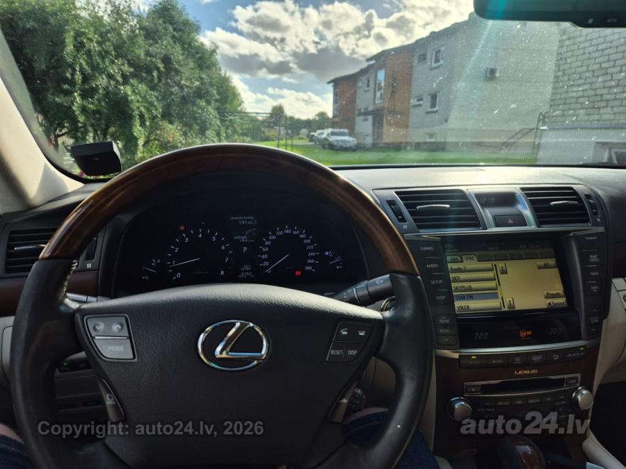 Balts Lexus LS 2009 Tallina, ar dzinēja tilpumu 4.60 L un nobraukumu 194 tūkst. km par 8000 €, foto 8 vietnē AUTOMOTO.COM.LV