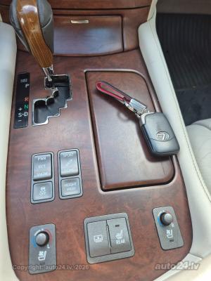 Balts Lexus LS 2009 Tallina, ar dzinēja tilpumu 4.60 L un nobraukumu 194 tūkst. km par 8000 €, foto 11 vietnē AUTOMOTO.COM.LV