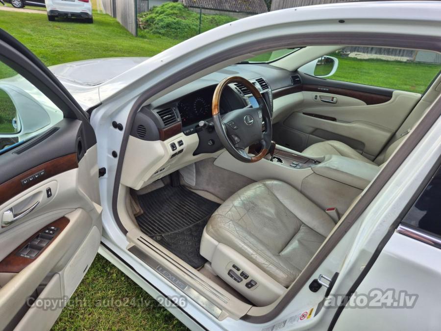 Balts Lexus LS 2009 Tallina, ar dzinēja tilpumu 4.60 L un nobraukumu 194 tūkst. km par 8000 €, foto 13 vietnē AUTOMOTO.COM.LV