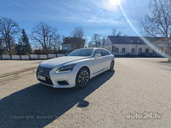 White Lexus LS 2013 in Tallinn, with an engine capacity of 5.00 L and mileage of 176 thousand km for 31800 €, photo 3 on AUTOMOTO.COM.LV