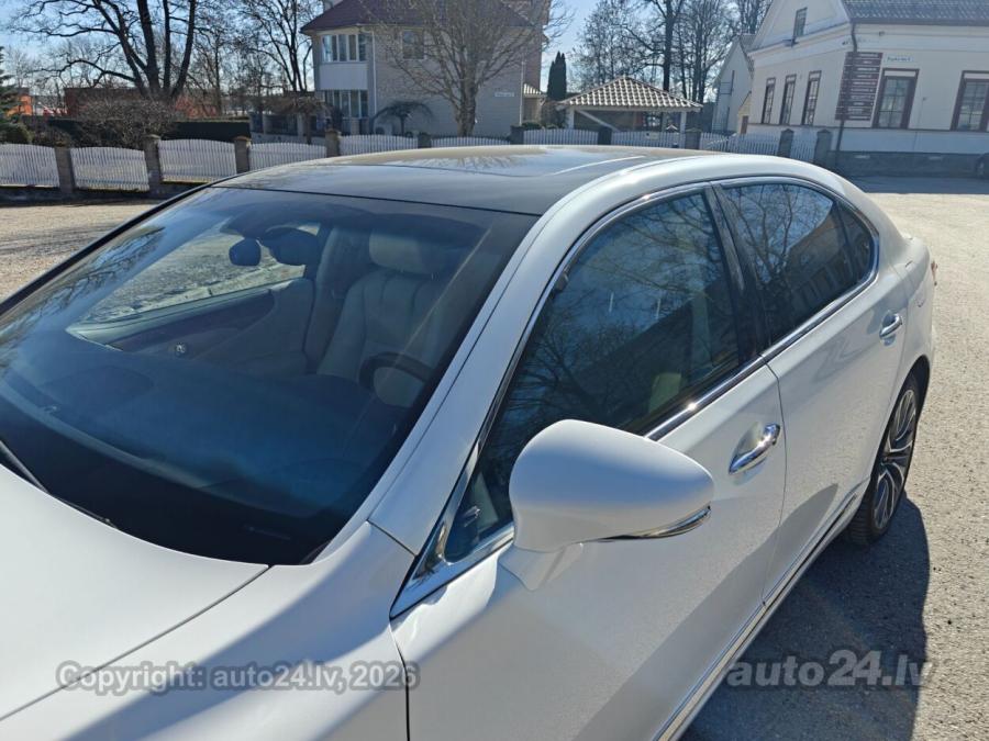 White Lexus LS 2013 in Tallinn, with an engine capacity of 5.00 L and mileage of 176 thousand km for 31800 €, photo 11 on AUTOMOTO.COM.LV