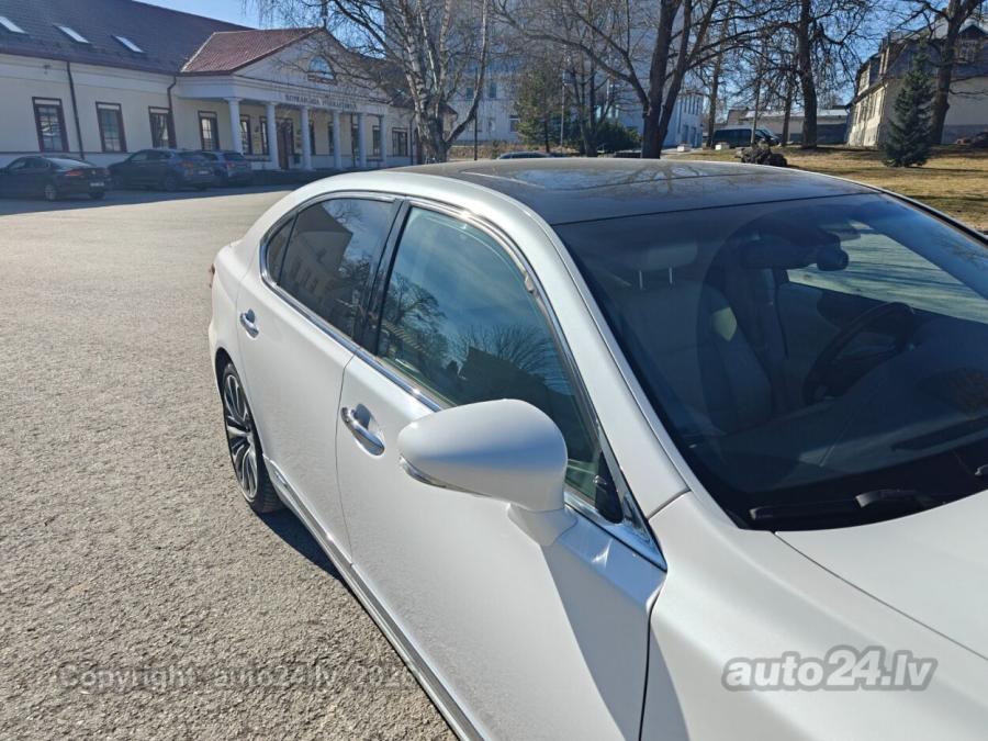 White Lexus LS 2013 in Tallinn, with an engine capacity of 5.00 L and mileage of 176 thousand km for 31800 €, photo 12 on AUTOMOTO.COM.LV