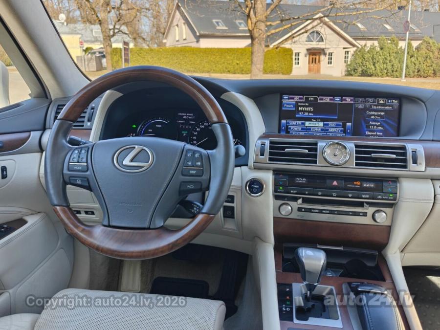 White Lexus LS 2013 in Tallinn, with an engine capacity of 5.00 L and mileage of 176 thousand km for 31800 €, photo 16 on AUTOMOTO.COM.LV