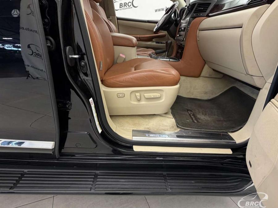 Черный Лексус LX 570 2008 в Вильнюс, объемом двигателя 5.66 л и пробегом 282 тыс. км за 28500 €, фото 8 на AUTOMOTO.COM.LV