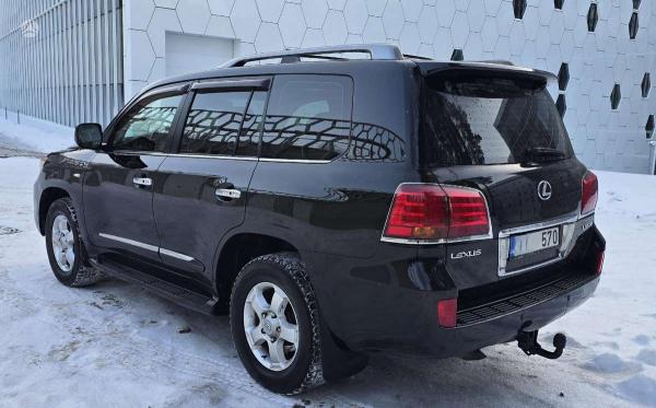 Melns Lexus LX 570 2009 Viļņa, ar dzinēja tilpumu 5.70 L un nobraukumu 209 tūkst. km par 25400 €, foto 5 vietnē AUTOMOTO.COM.LV