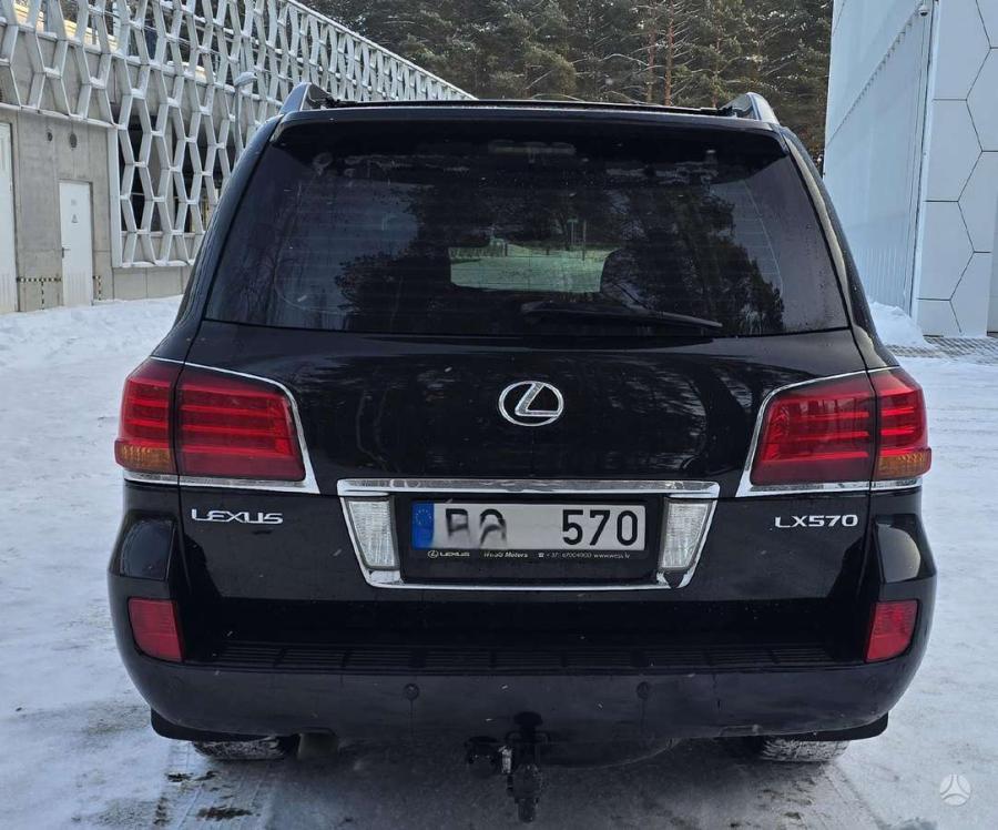 Black Lexus LX 570 2009 in Vilnius, with an engine capacity of 5.70 L and mileage of 209 thousand km for 25400 €, photo 6 on AUTOMOTO.COM.LV