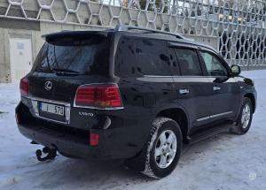 Black Lexus LX 570 2009 in Vilnius, with an engine capacity of 5.70 L and mileage of 209 thousand km for 25400 €, photo 7 on AUTOMOTO.COM.LV