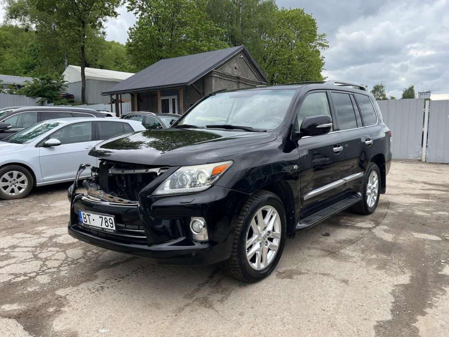 Черный Лексус LX 570 2012 в Каунас, объемом двигателя 5.66 л и пробегом 200 тыс. км за 16900 €, фото 1 на AUTOMOTO.COM.LV