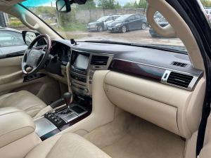 Черный Лексус LX 570 2012 в Каунас, объемом двигателя 5.66 л и пробегом 200 тыс. км за 16900 €, фото 15 на AUTOMOTO.COM.LV