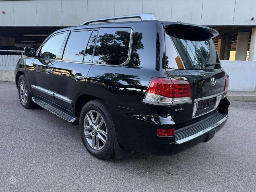 Black Lexus LX 570 2014 in Tallinn, with an engine capacity of 0.00 L and mileage of 172 thousand km for 41900 €, photo 5 on AUTOMOTO.COM.LV