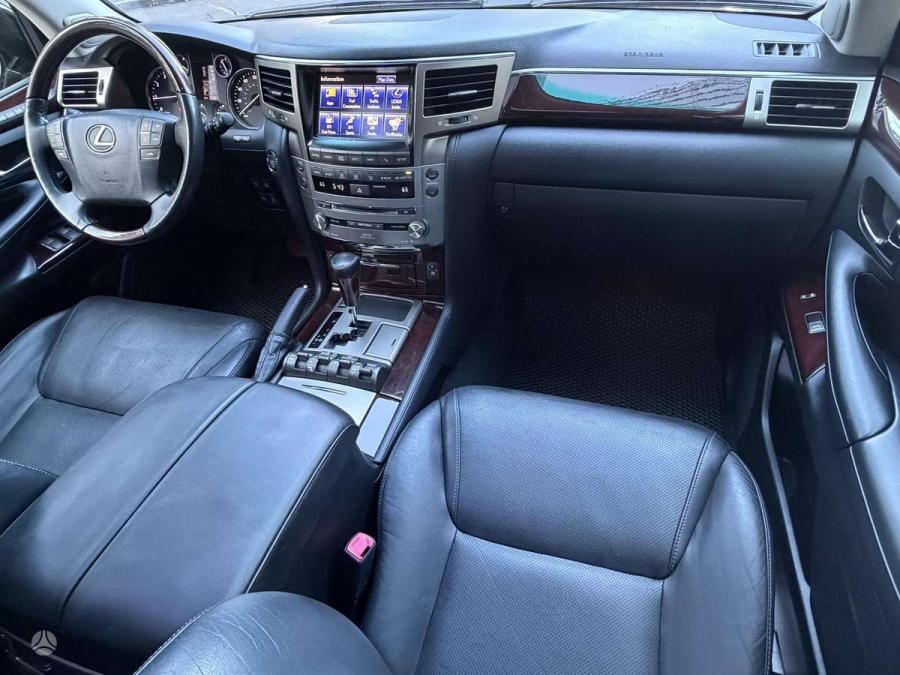 Black Lexus LX 570 2014 in Tallinn, with an engine capacity of 0.00 L and mileage of 172 thousand km for 41900 €, photo 13 on AUTOMOTO.COM.LV