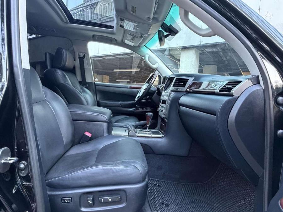 Black Lexus LX 570 2014 in Tallinn, with an engine capacity of 0.00 L and mileage of 172 thousand km for 41900 €, photo 15 on AUTOMOTO.COM.LV