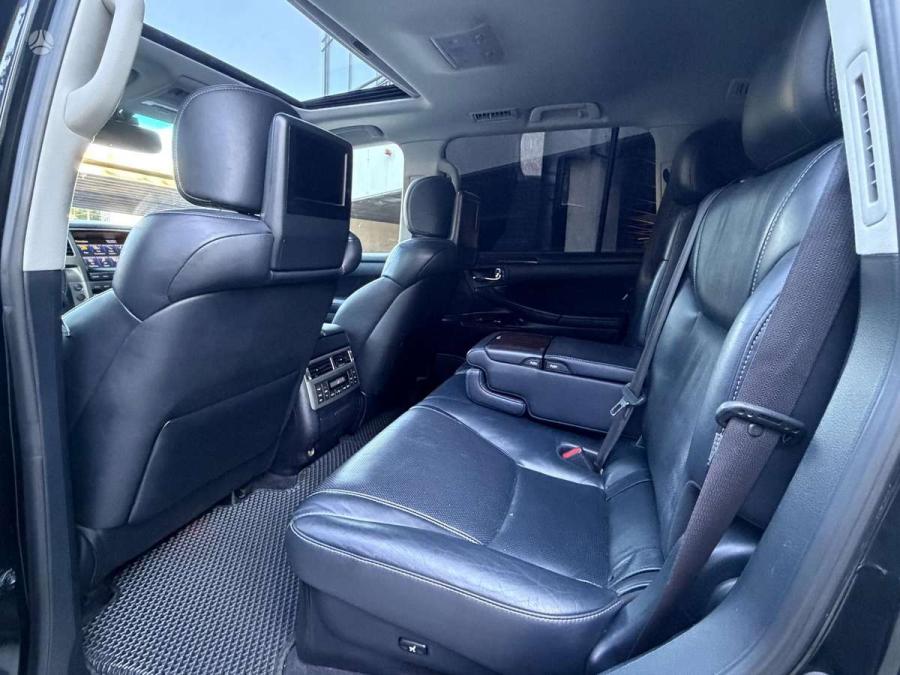 Black Lexus LX 570 2014 in Tallinn, with an engine capacity of 0.00 L and mileage of 172 thousand km for 41900 €, photo 17 on AUTOMOTO.COM.LV