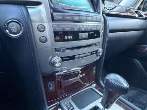 Black Lexus LX 570 2014 in Tallinn, with an engine capacity of 0.00 L and mileage of 172 thousand km for 41900 €, photo 21 on AUTOMOTO.COM.LV