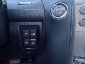 Black Lexus LX 570 2014 in Tallinn, with an engine capacity of 0.00 L and mileage of 172 thousand km for 41900 €, photo 28 on AUTOMOTO.COM.LV