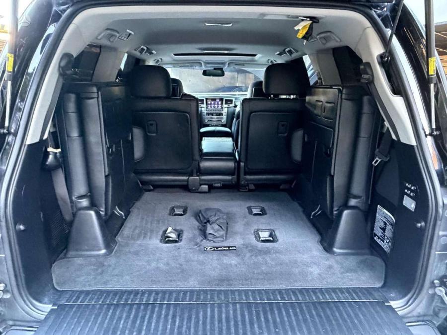Black Lexus LX 570 2014 in Tallinn, with an engine capacity of 0.00 L and mileage of 172 thousand km for 41900 €, photo 29 on AUTOMOTO.COM.LV