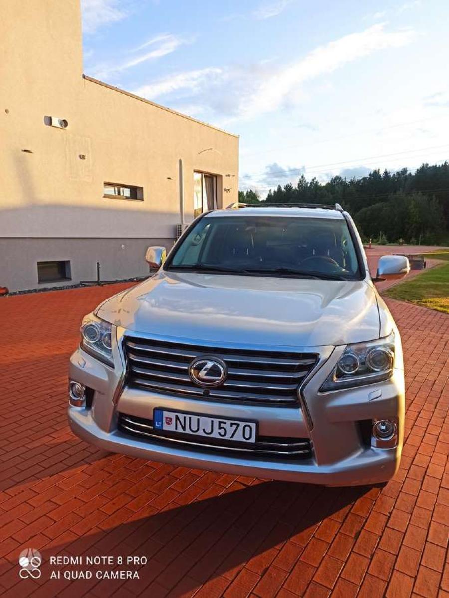 Серый Лексус LX 570 2010 в Вильнюс, объемом двигателя 5.70 л и пробегом 201 тыс. км за 31500 €, фото 1 на AUTOMOTO.COM.LV