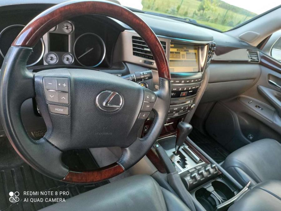 Серый Лексус LX 570 2010 в Вильнюс, объемом двигателя 5.70 л и пробегом 201 тыс. км за 31500 €, фото 30 на AUTOMOTO.COM.LV
