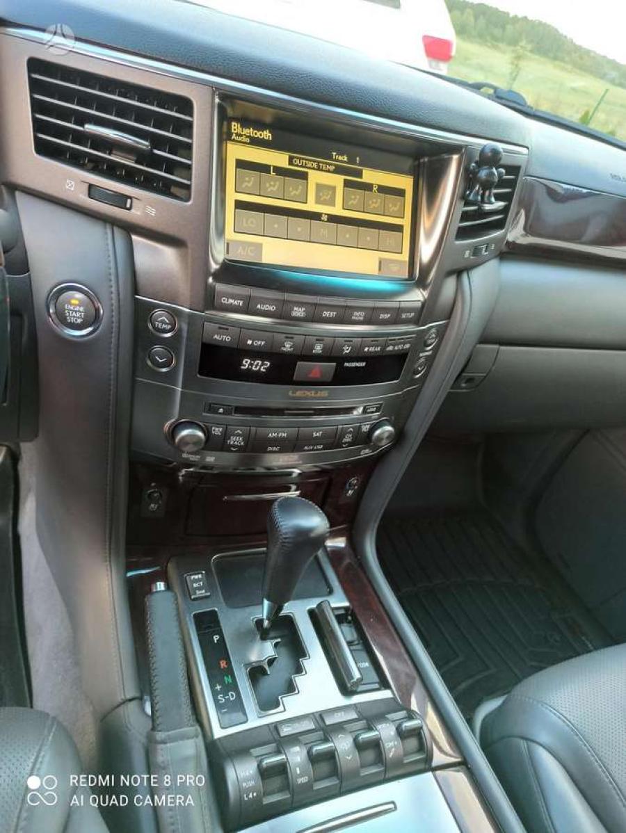 Серый Лексус LX 570 2010 в Вильнюс, объемом двигателя 5.70 л и пробегом 201 тыс. км за 31500 €, фото 31 на AUTOMOTO.COM.LV