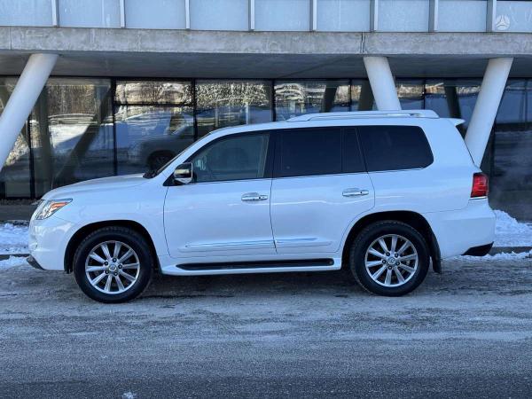 White Lexus LX 570 2011 in Vilnius, with an engine capacity of 5.66 L and mileage of 175 thousand km for 32000 €, photo 3 on AUTOMOTO.COM.LV